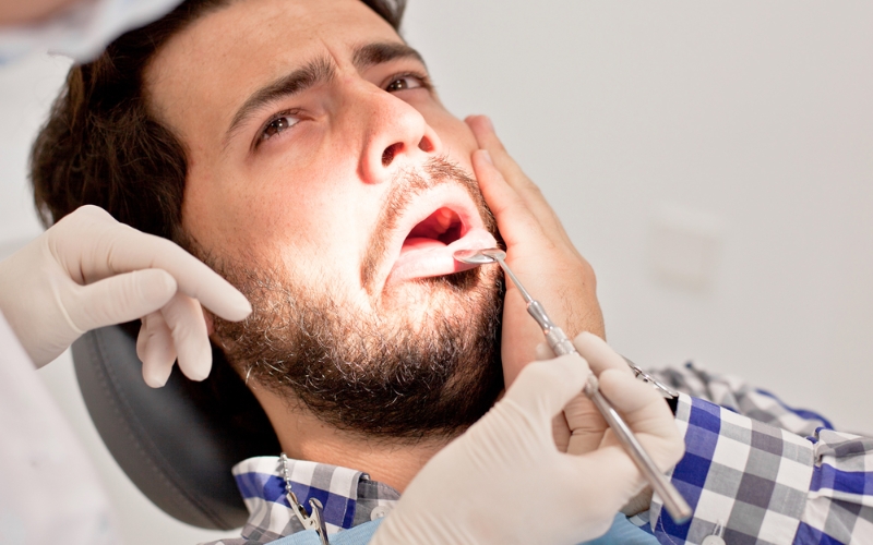 Manage Swelling and Pain Until Getting Emergency Dentistry